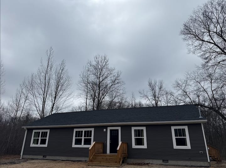 Bright & Inviting Midland Stay Ideal For Getaways - Midland, MI