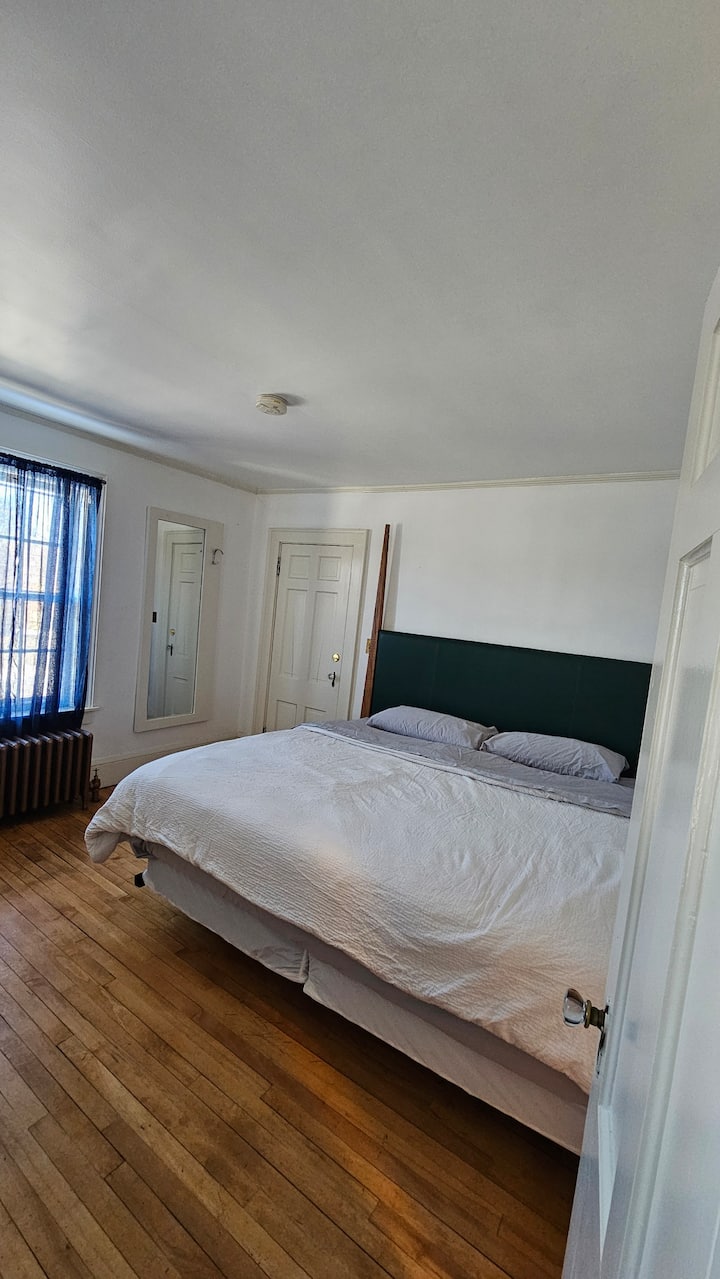 Cozy Room In Beautiful House, Walk To Uvm! - Burlington, VT
