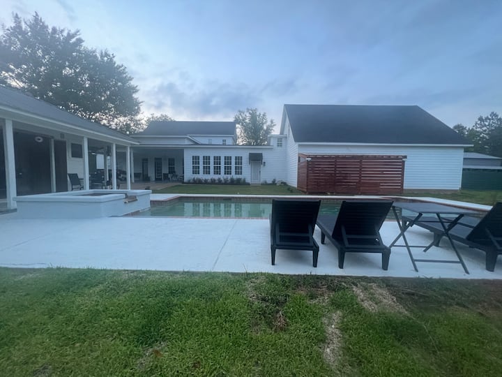 4 Bedroom Home With Pool - Philadelphia, MS