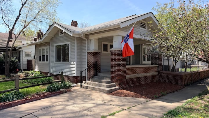 Charming Bungalow (College Hill/downtown Adjacent) - 위치토