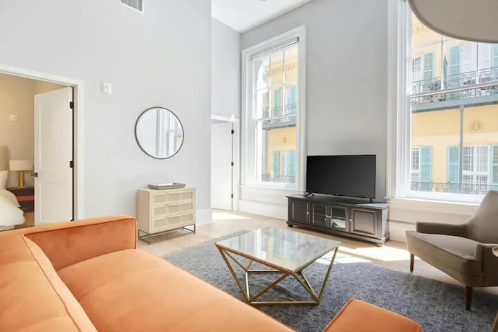 Sleeps 26 | Steps To French Quarter Entire Floor - New Orleans, LA