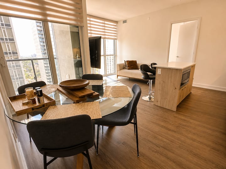 41th Fl 3br Condo Ultra-prime Location Free Parkng - United States