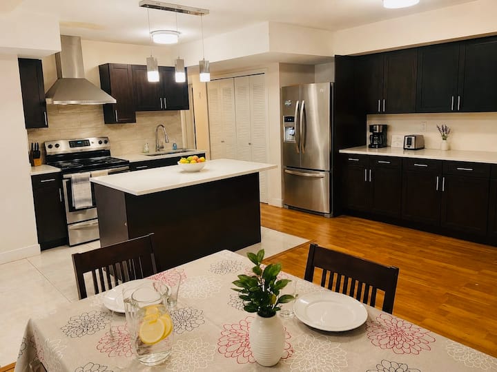 Modern Comfort Home Basement Peaceful Urban Stay - Langley