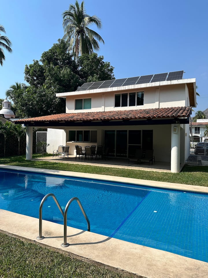 Casa Familiar En Club Santiago A 2 Min De La Playa - Manzanillo