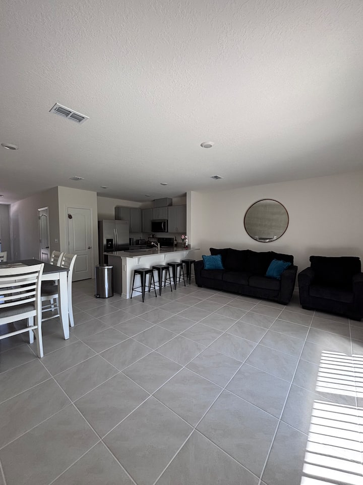 Made For Family. Warm, Cozy & Full Of Love - Davenport, FL