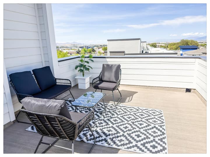 4br Townhome W/ Dual Masters & Rooftop Balcony - West Valley City, UT