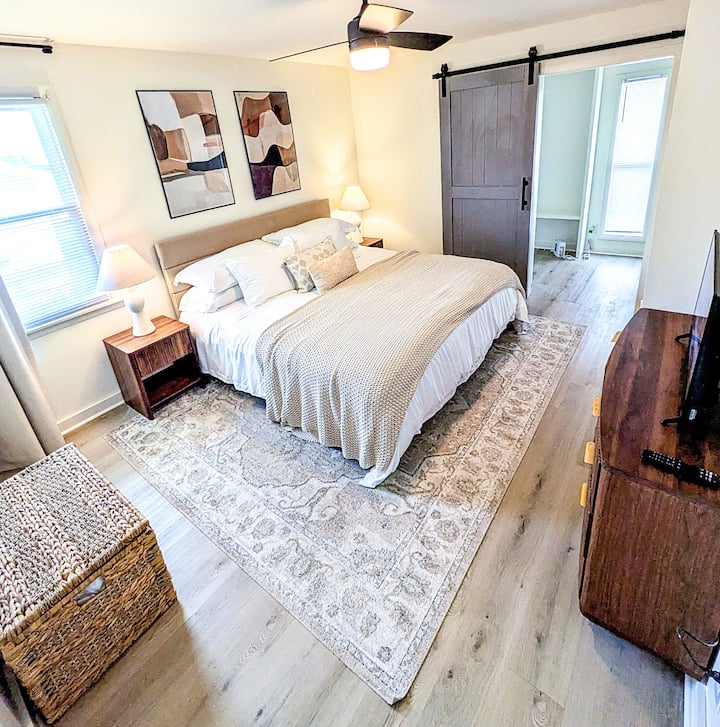 "The Leland Society" Quiet, Stylish, & Near It All - Florence, AL