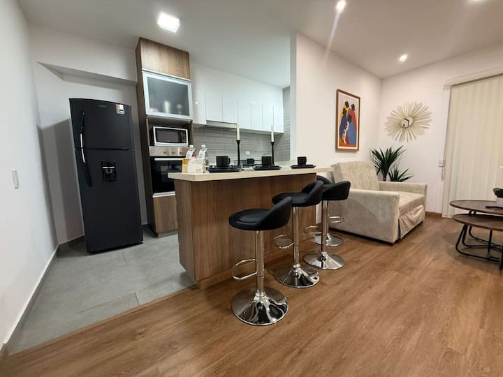 Apartamento Amplio En Miraflores - Lima