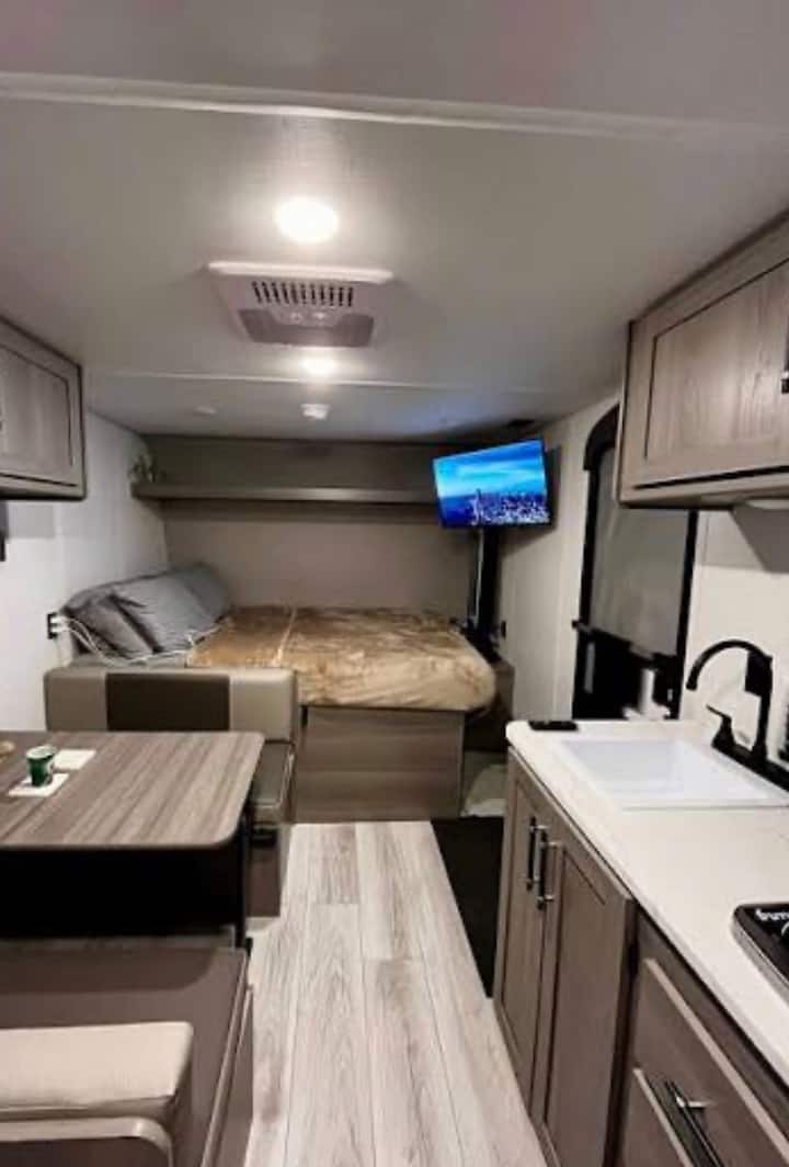Cozy Hideout 175bh Rv Retreat | Sleeps 5 - Indio, CA