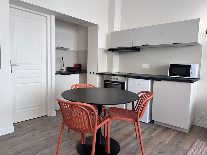 T2 Design · Hypercentre · Parking Privé · - Cher
