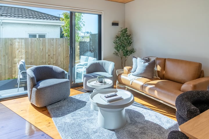 Family Home Near Cbd + Garage & Outdoor Dining - New Zealand