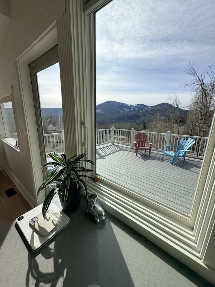 Rossland Homestead - Happy Valley Home Sleeps 6 - Rossland