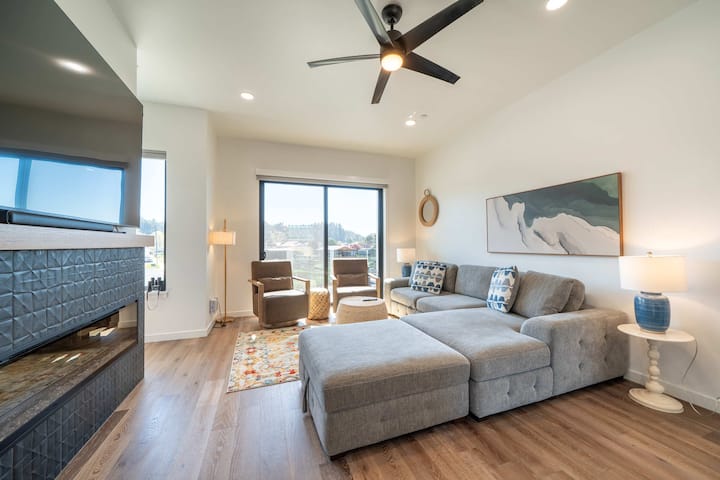 Bay Bridge Views, Hot Tub, Walk To Town + Bbq - Waldport, OR