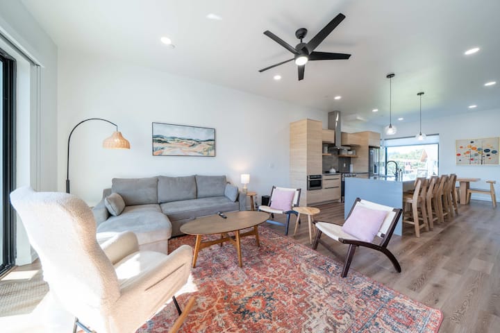 Alsea Bay View Stay + Hot Tub + Easy Walk To Town - Waldport, OR