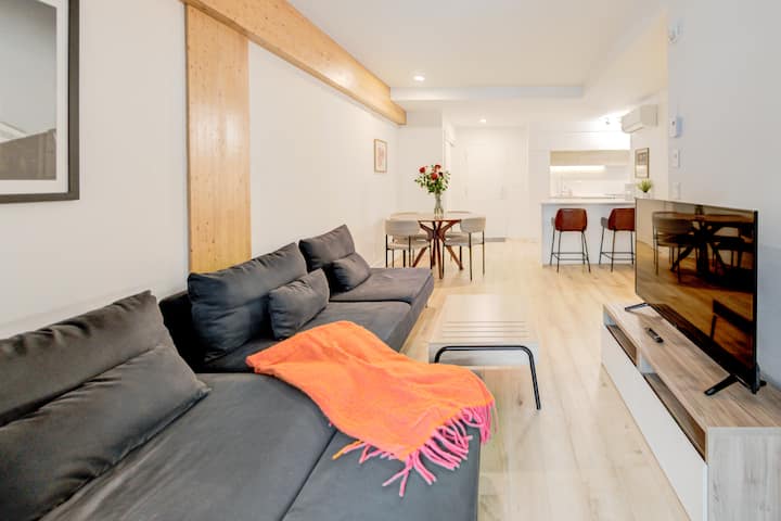 Trendy Modern 1br In The Heart Of Griffintown - Montreal