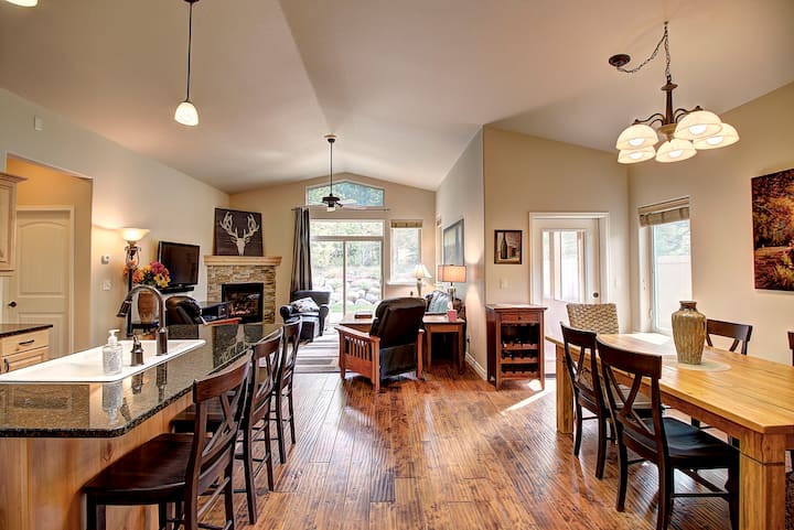 Amazing 3 Bed Home Close To Glacier National Park - Columbia Falls, MT