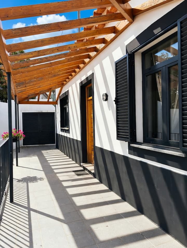 Spacious Boho 3br House W/ Parking & Self Check-in - Funchal