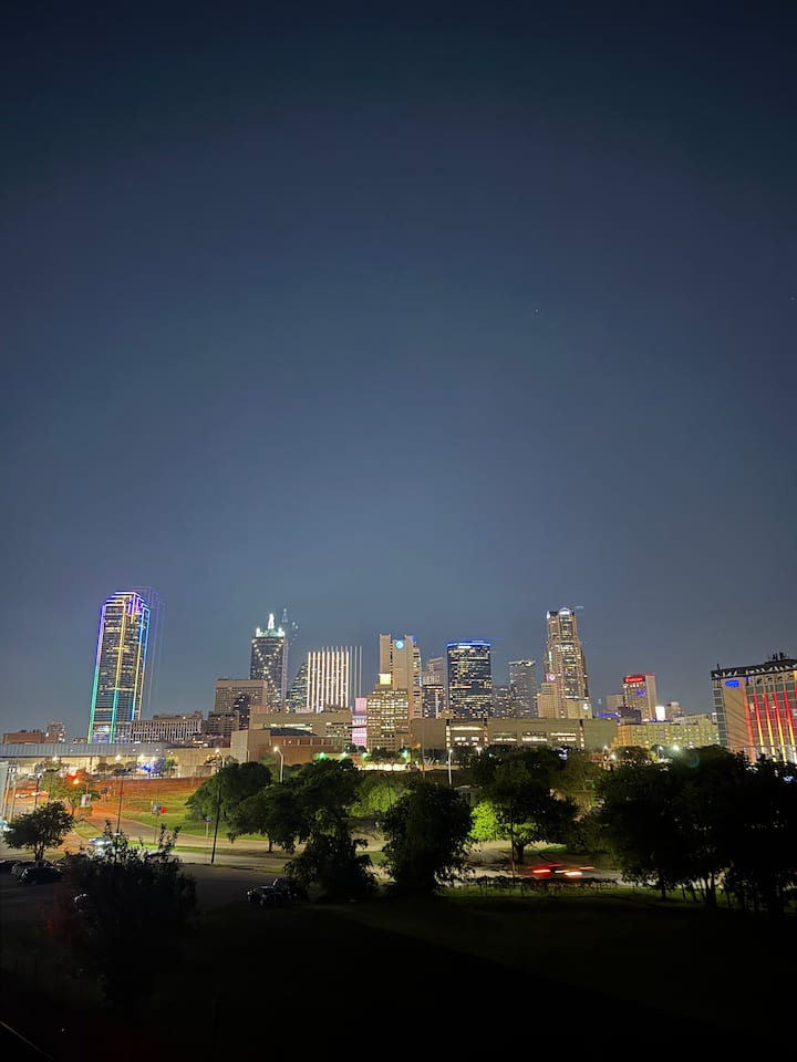 Luxury Downtown Dallas Stay With Skyline Views - Dallas, TX