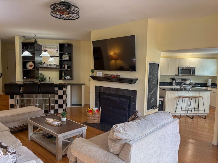 Jl 501: Hot Tub, Indoor Pool 2 Bedroom Condo - Blaine, WA