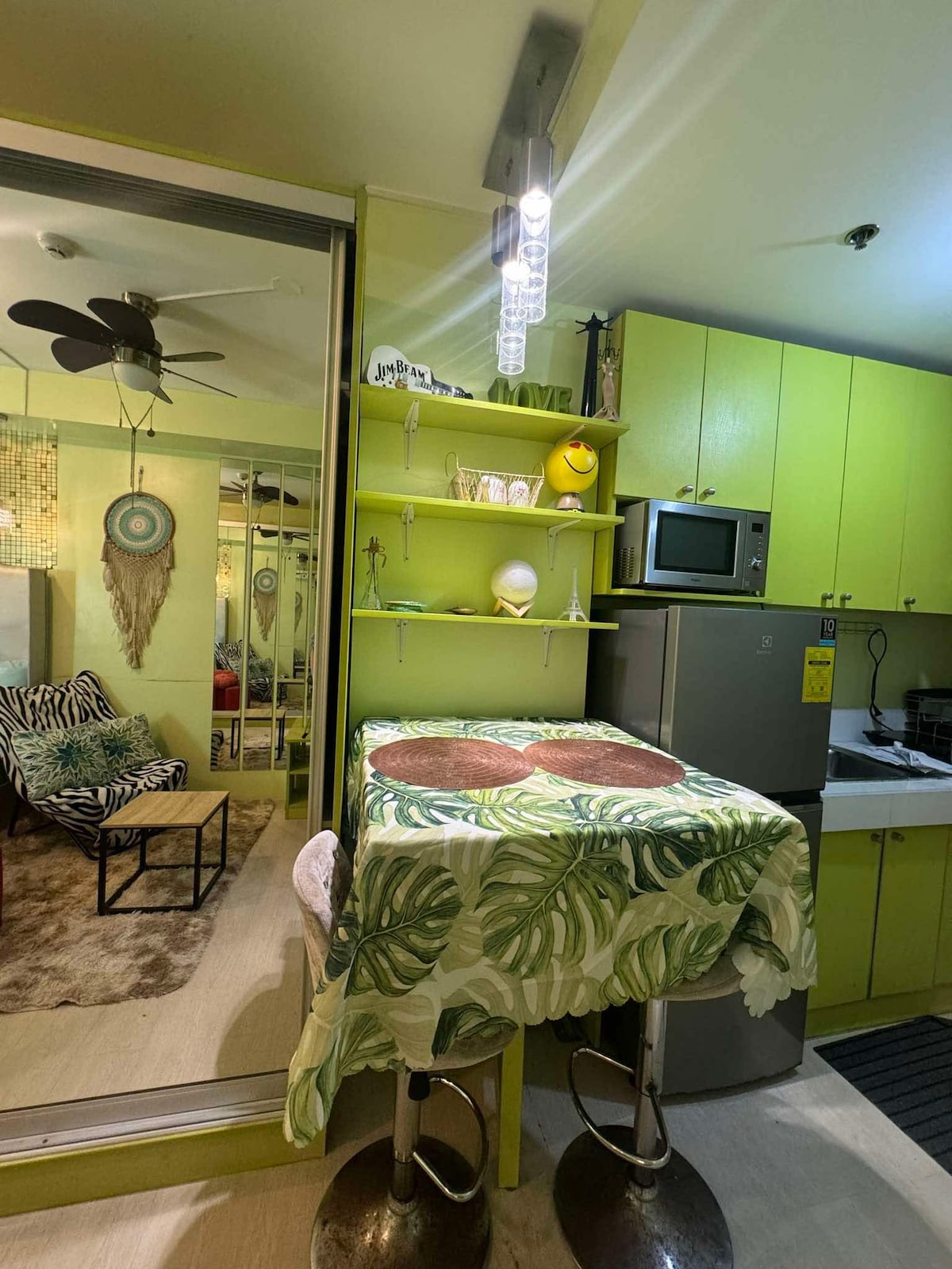 City View w/ Games | Netflix | Kitchen | Pool - Guesthouses for Rent in ...