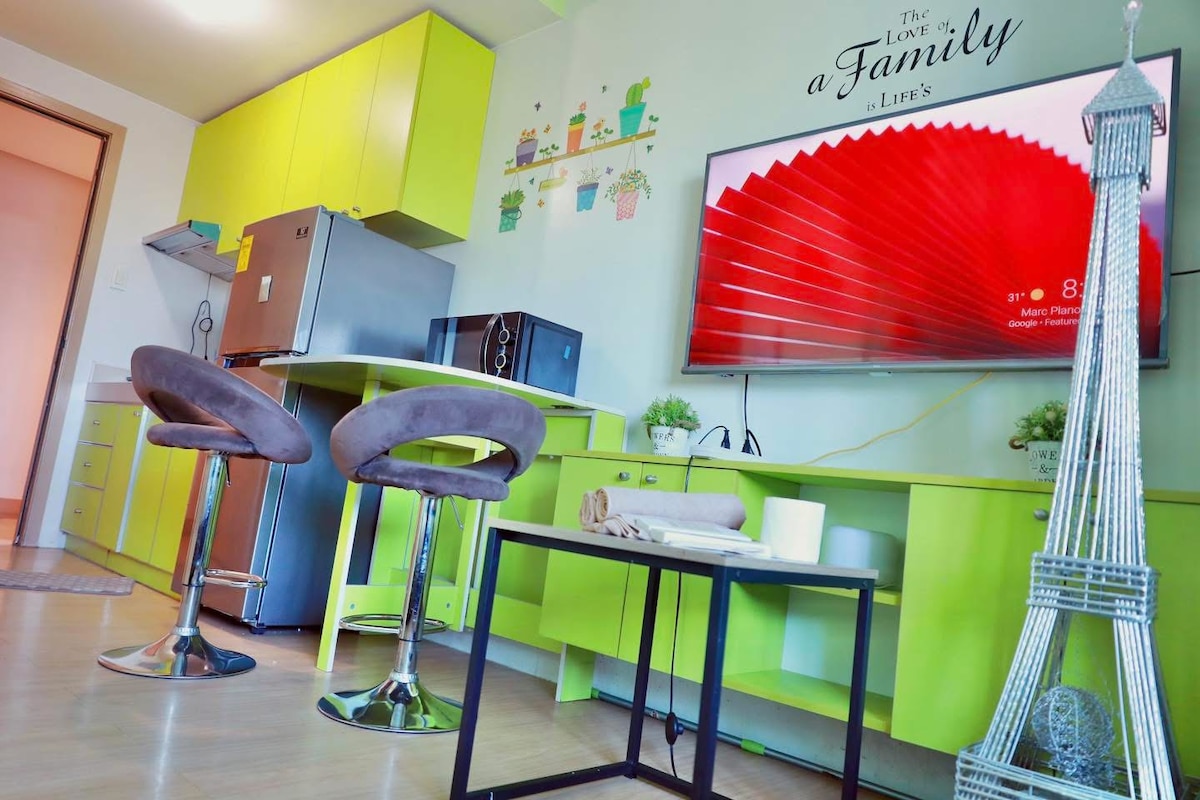 City View w/ Games | Netflix | Kitchen | Pool - Guesthouses for Rent in ...