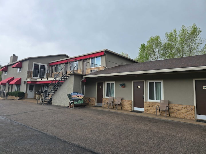 Eagle Motel - Room 118 - Colorado Springs, CO