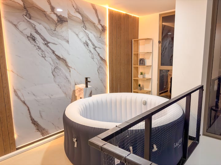 Luxury 2-story Ph W/ Jacuzzi & Ac Poblado View - Medellín