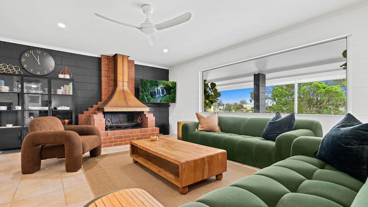 Highlands Lake House | Family Home Sleeps 10 - Yungaburra