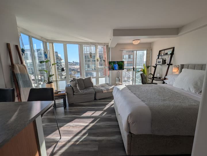 Boutique Retreats With Views On Beach - Vancouver