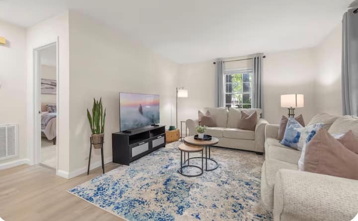 East Forest Haven 2br Duplex - Charlotte, NC
