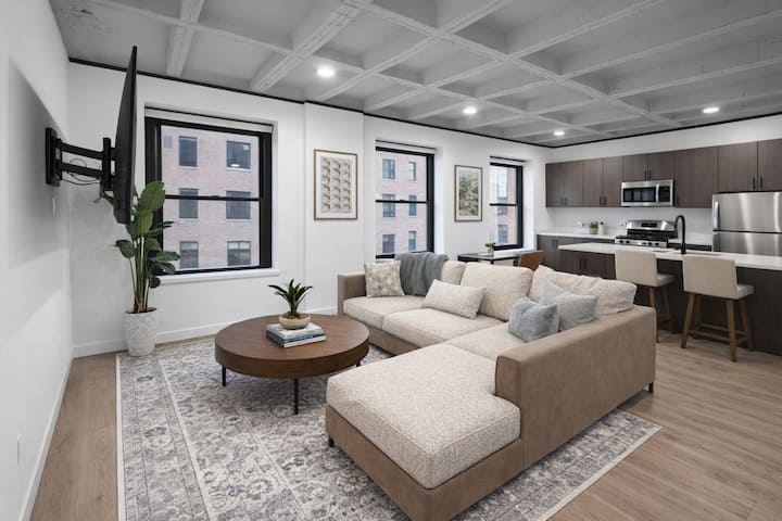 Sage & Stone Skyline 28 Suite | Gym + Lux Lounge - Bloomfield Township, MI