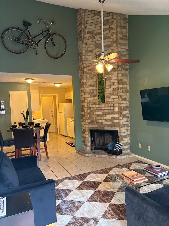 Teakwood Corner. Near Acu! - Abilene, TX