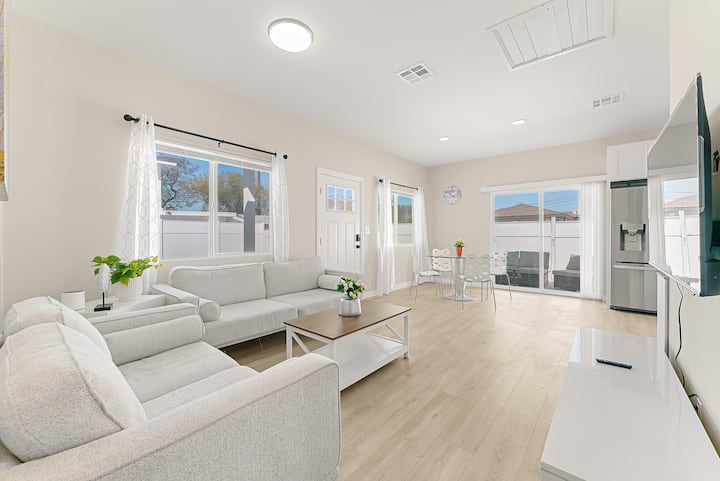 Cozy Modern Single House 7 Miles From Disneyland. - Santa Ana, CA