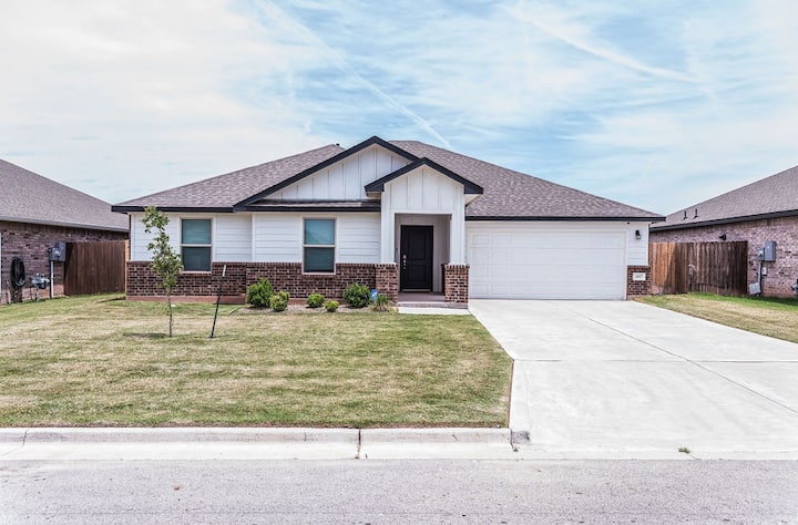 Rest & Roam | 4br • 6 Beds • 2 Baths - Abilene, TX
