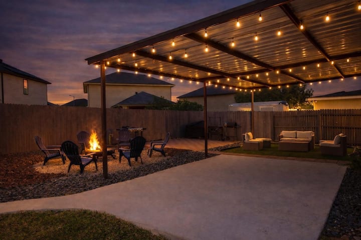 Spacious Home | Large Backyard | Family Friendly - Laredo, TX