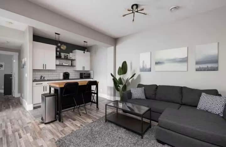 Modern Basement Suite. Quiet, Clean,great Location - Fort McMurray