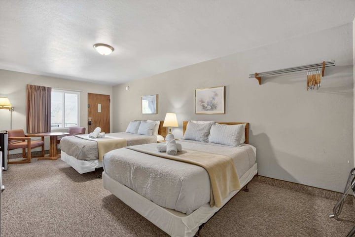 Eagle Motel - Room 110 - Colorado Springs, CO