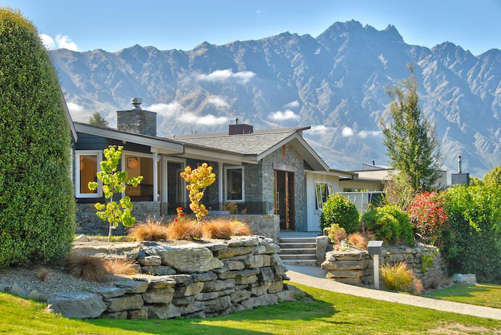 Lakeside House | 2 Min Walk To Lake | Near Airport - 퀸스타운