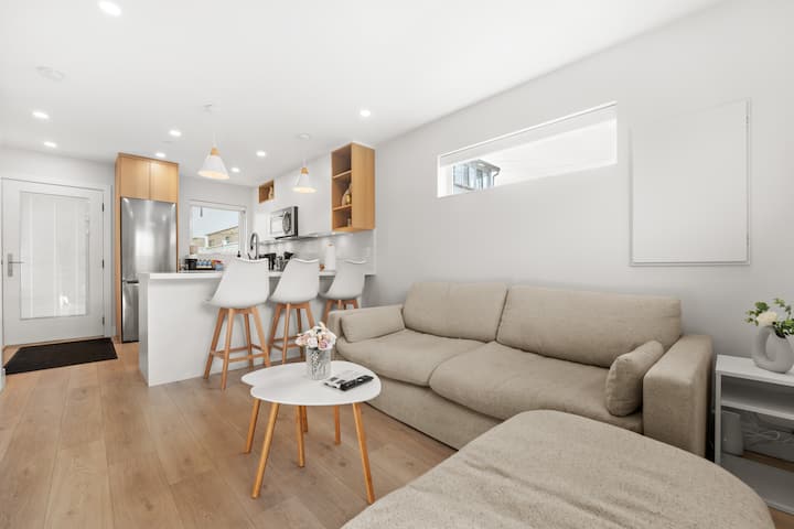 Cozy And Modern 2br Private Guesthouse - Burnaby