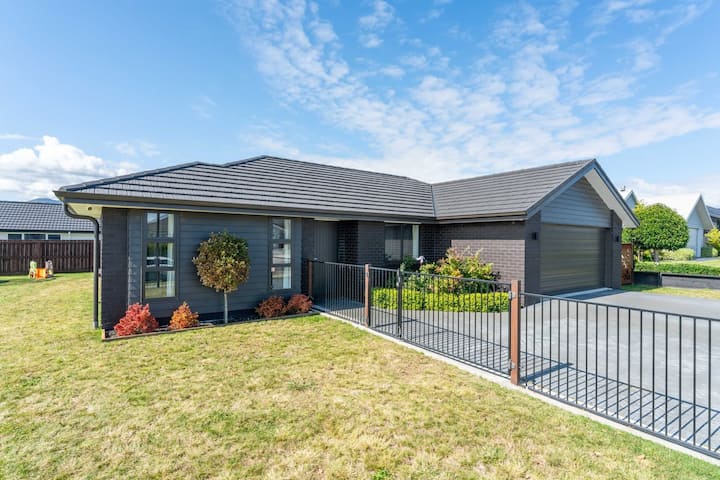 Magic On Maru - Taupo *Family Friendly + Spa!* - Taupō