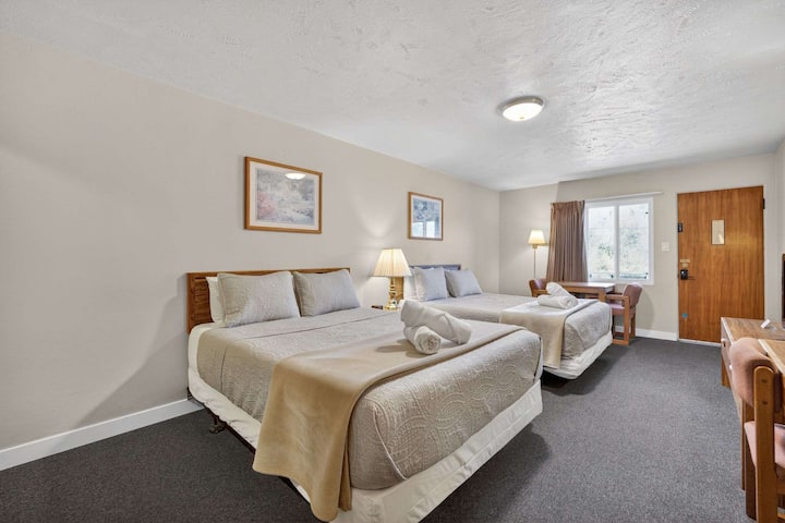 Eagle Motel - Room 106 - Manitou Springs, CO