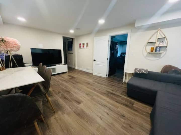 Private Garden Suite W/ Separate Entrance West Van - North Vancouver