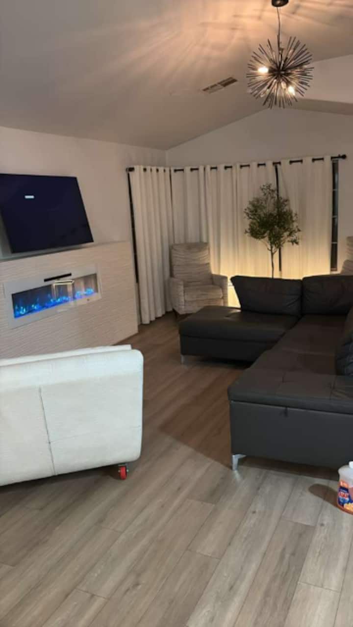 5 Bed House Family Home In Vegas - North Las Vegas, NV