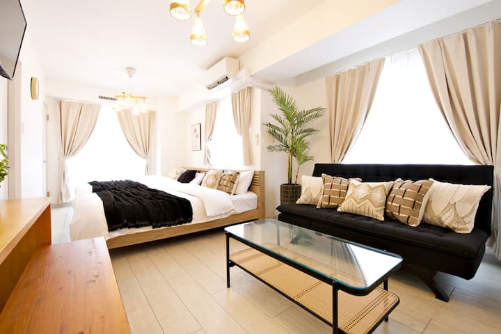 那覇中心部｜40㎡広々ルーム｜とまりん徒歩5分＆国際通り徒歩圏内！最大6名 - Naha