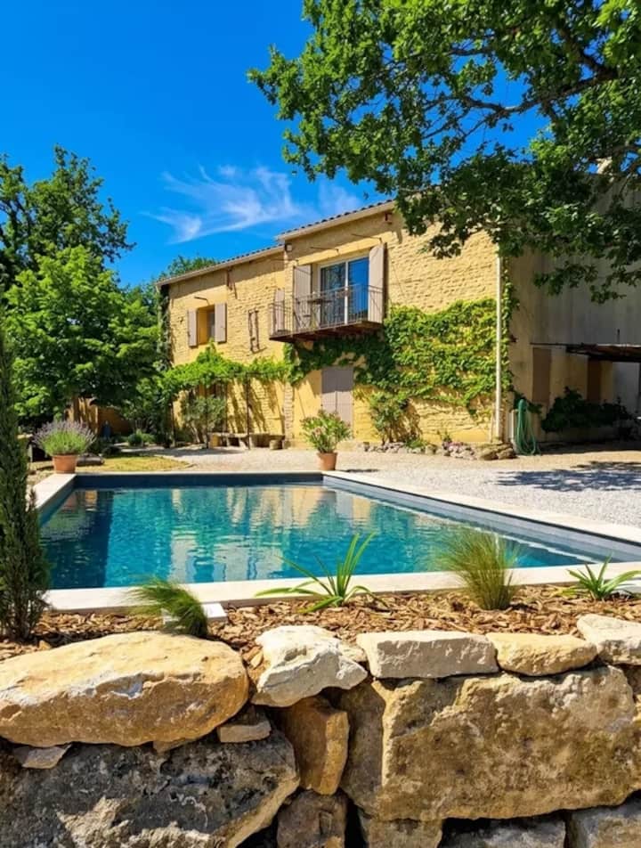 Gite Avec Piscine  à 5mm De Gordes  Sur Murs - Roussillon