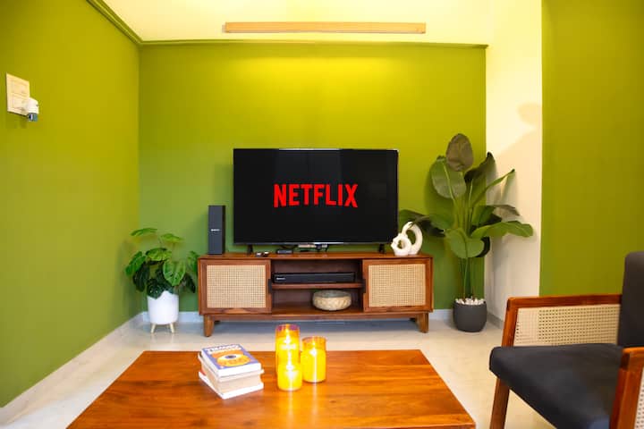 Cozy Designer 1bhk W/ Balcony & Park View - Satara