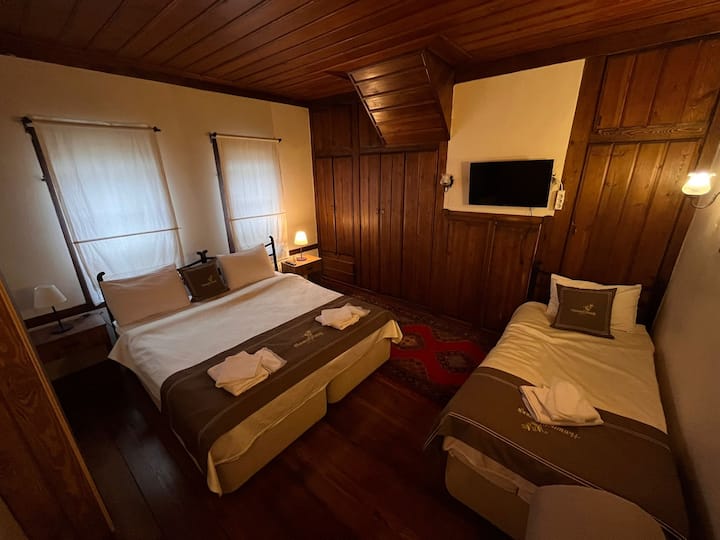 Tarihi Konakta Geçmişe  Yolculuk Için Ideal Tatil - Bolu