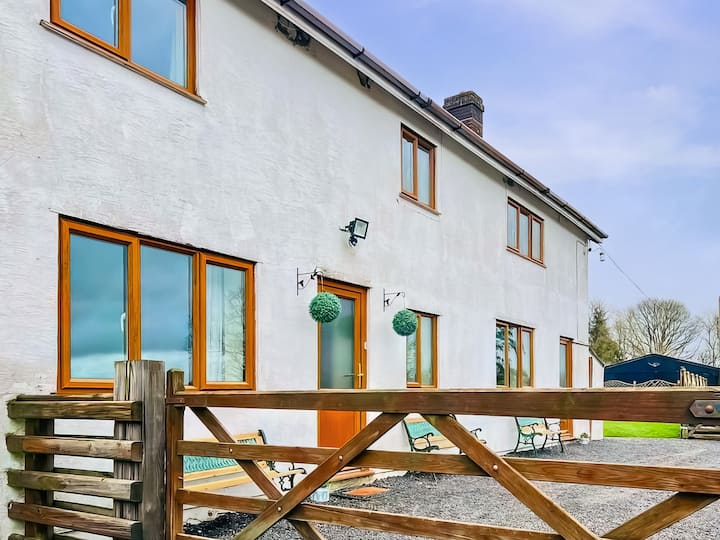 Upper Caerfaelog - Rhayader