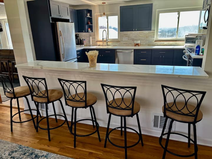 2 Bedroom - 15 Min From Downtown Pittsburgh - Kangaroo, West Mifflin