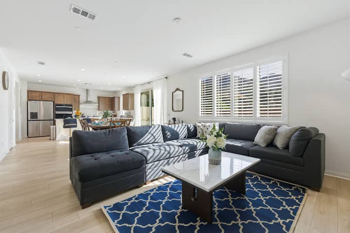 Spacious 6br/3ba Home With 10 Beds/near Ucr/3 Tvs - Riverside, CA